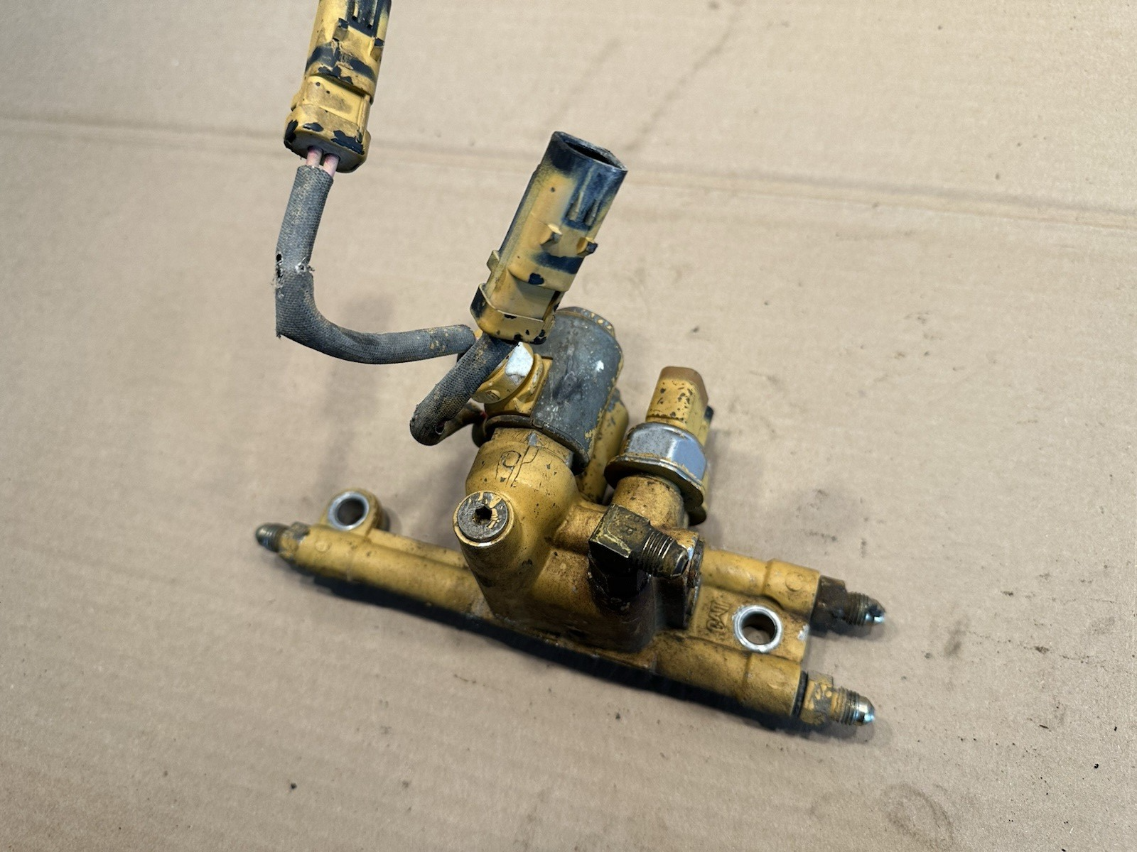 CATERPILLAR C15 CAT DIESEL ENGINE FUEL MANIFOLD 297-8178 OEM 280-3361 ...