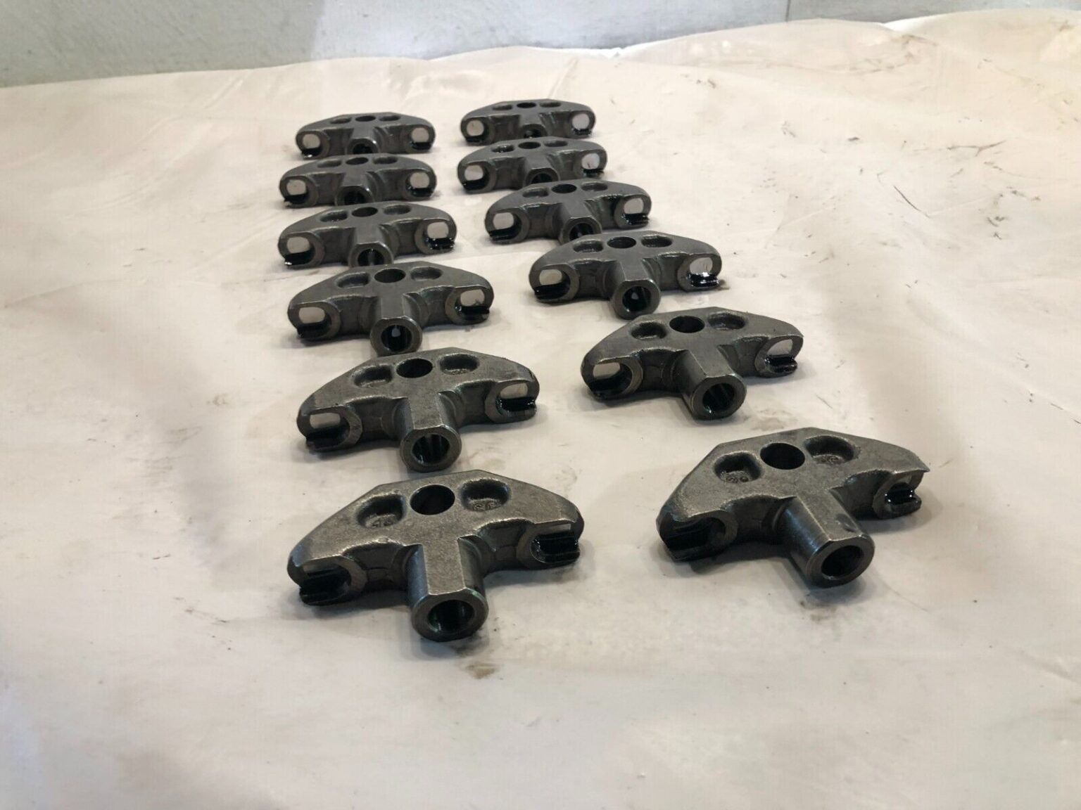 12 x PACCAR MX13 DIESEL ENGINE HEAD CROSSHEAD ROCKER ARM VALVE BRIDGE ...