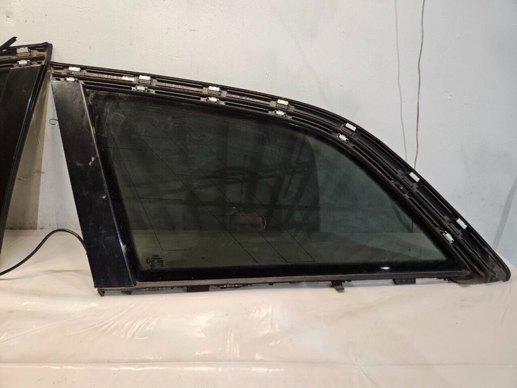 2007-2015 AUDI Q7 REAR RIGHT QUARTER WINDOW GLASS & TRIM MOLDING ...