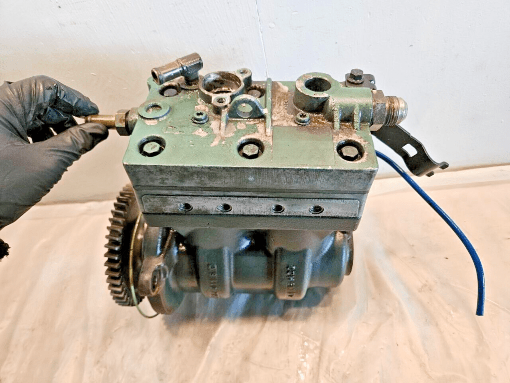 2016 Volvo D13 Diesel Engine Wabco Air Brake Compressor 22016995 OEM ...