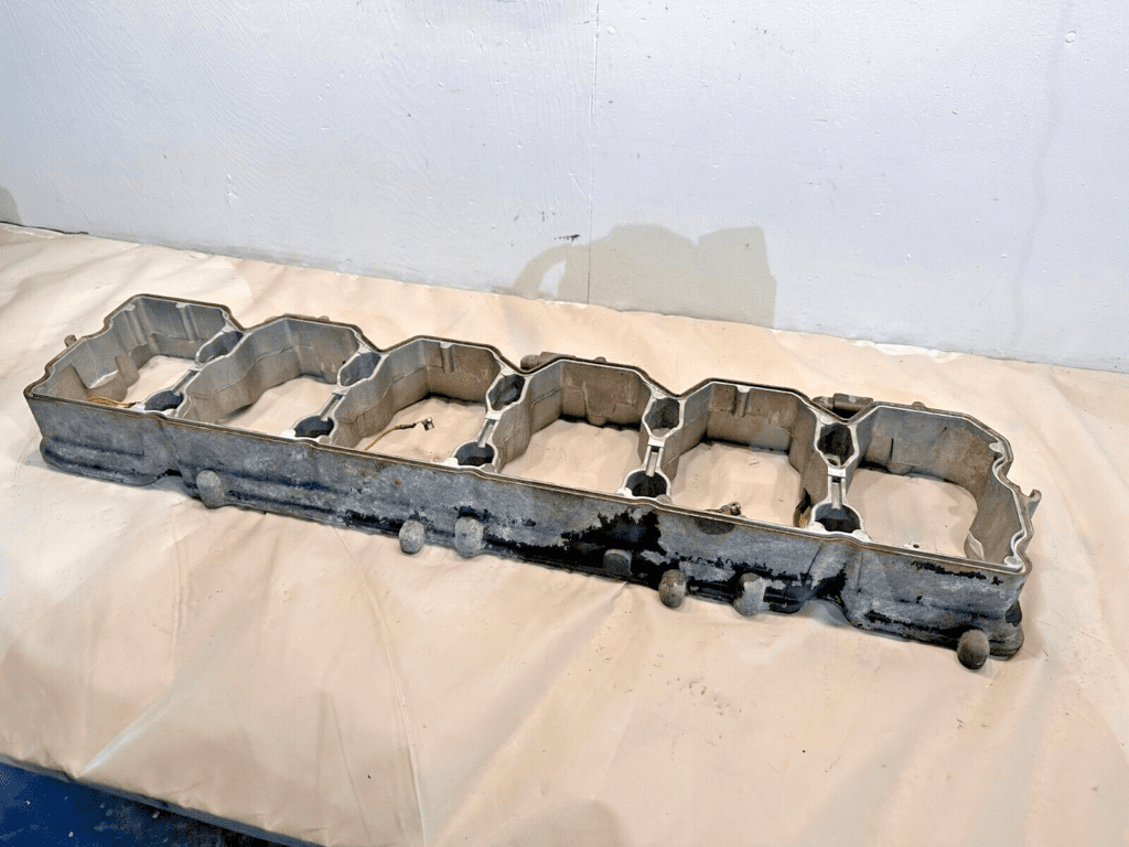 Cummins ISC Diesel Engine Rocker Housing P/N Cummins Valve Cover Base ...