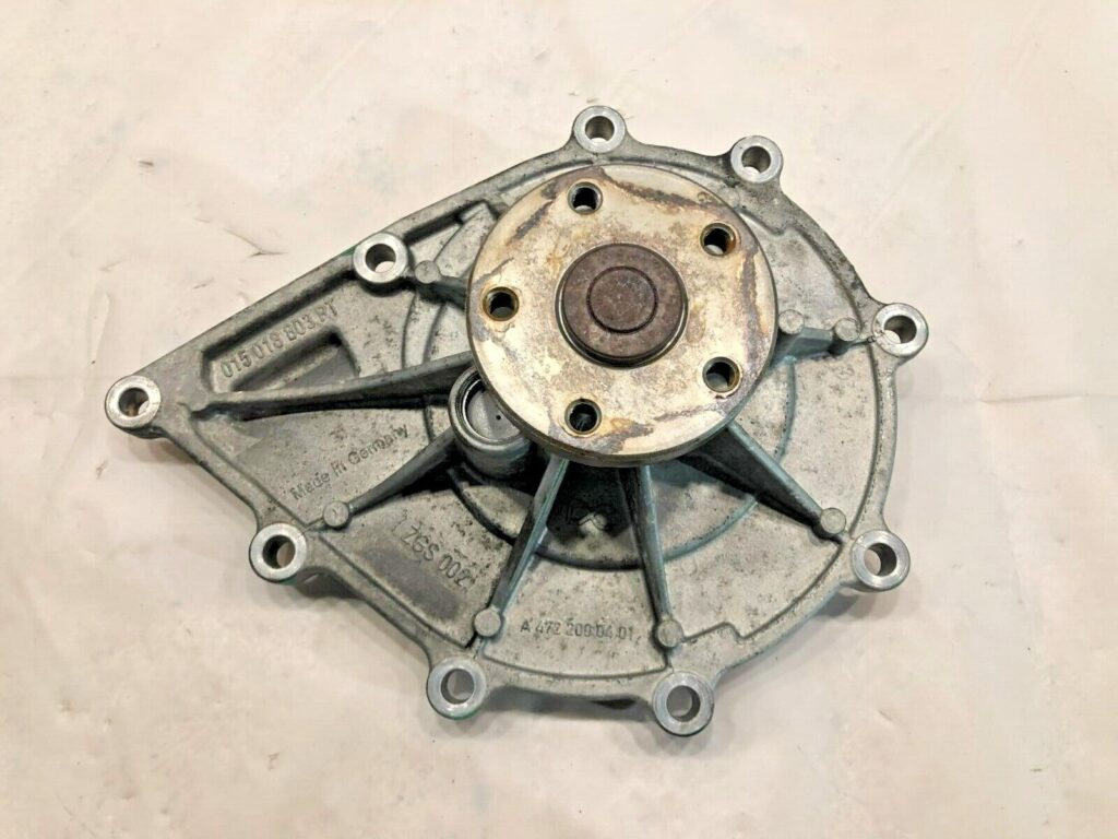 DETROIT DIESEL DD15 Engine Water Pump A472 200 04 01 A4722000401 OEM ...