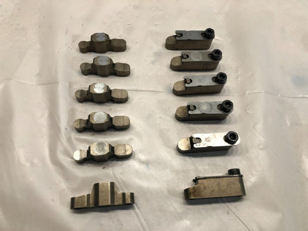 Set of 12 VOLVO D13 Diesel Engine CROSSHEAD VALVE BRIDGE 3183207 OEM ...