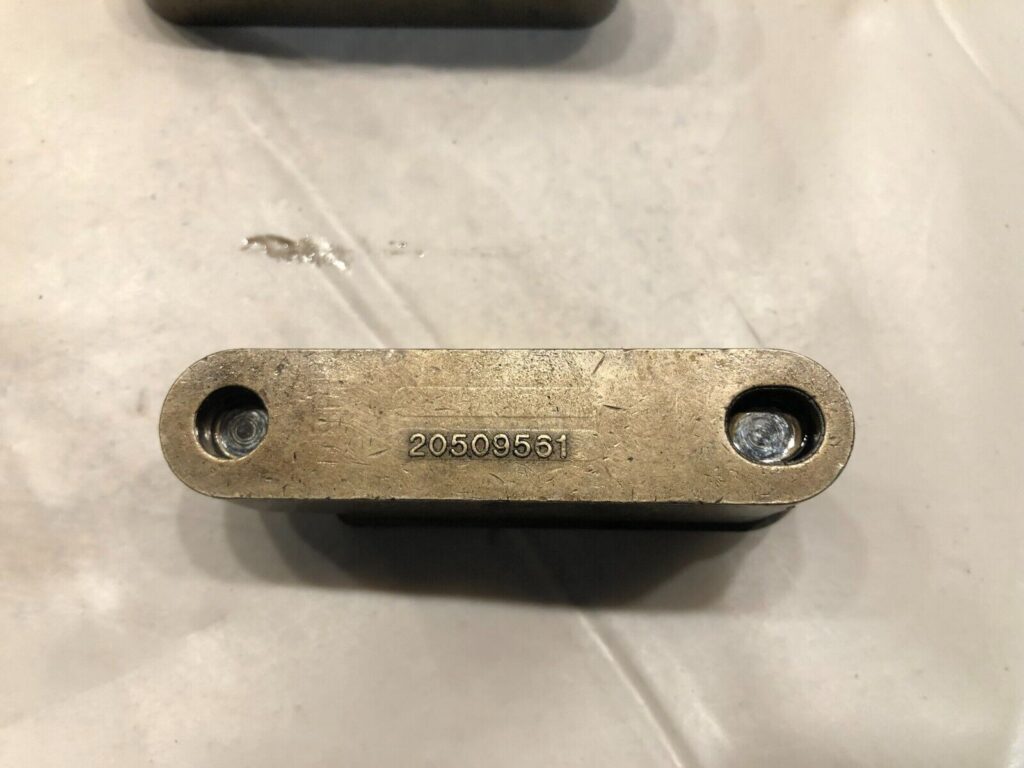 Set of 12 VOLVO D13 Diesel Engine CROSSHEAD VALVE BRIDGE 3183207 OEM ...