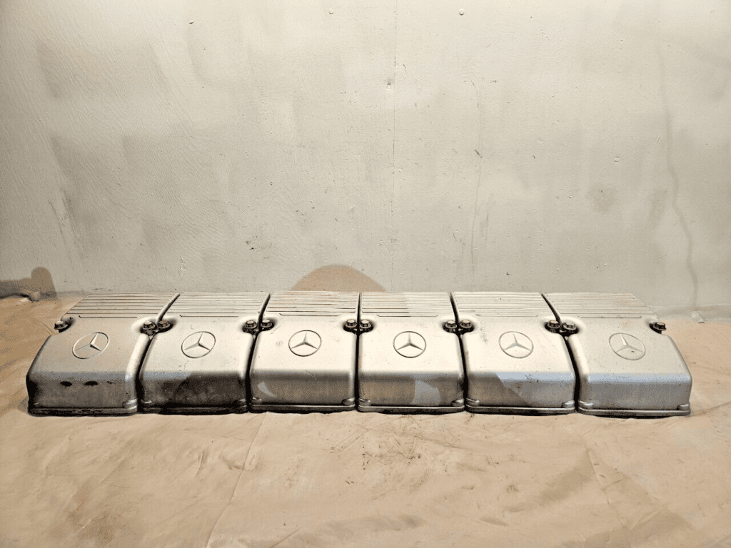 2003-2008 Mercedes Benz OM460LA Diesel Engine Valve Cover Assy ...