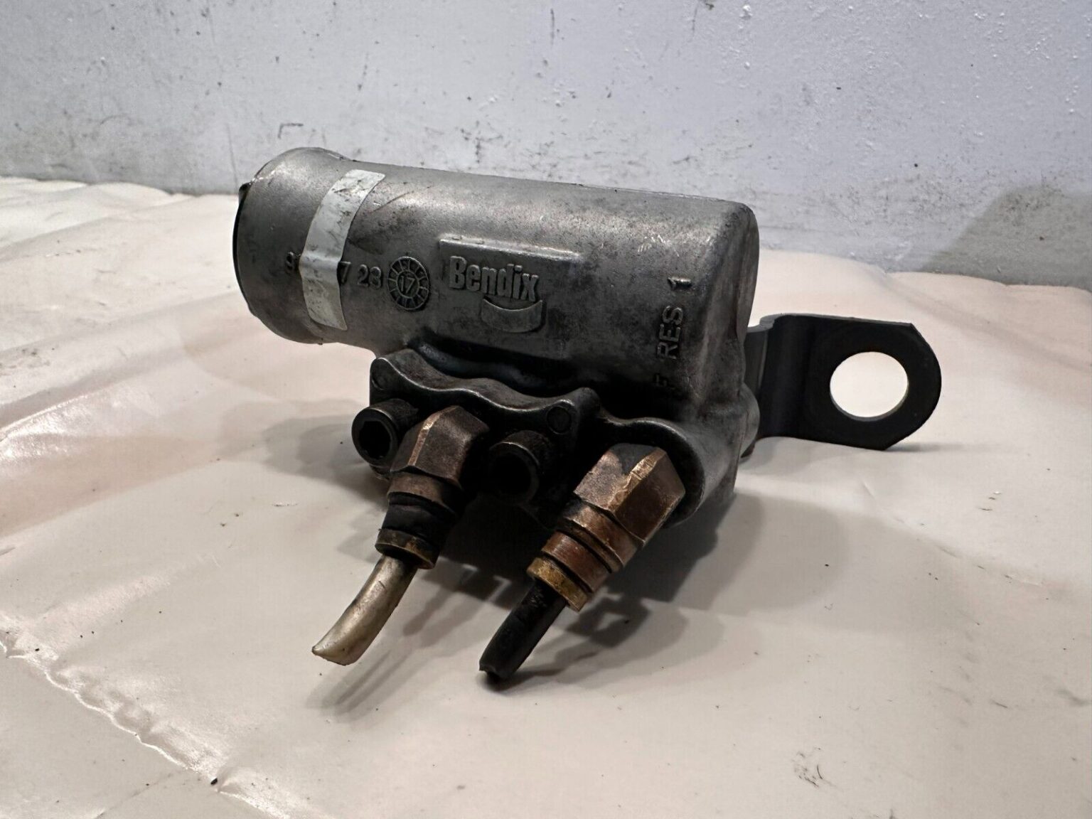 Bendix Allied Signal Air Compressor Regulator K025894 OEM - ABC Diesel ...