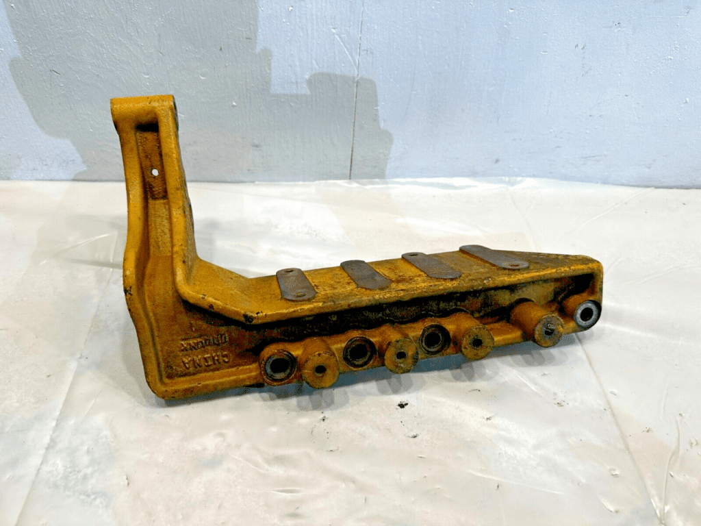 CAT C13 Caterpillar Diesel Engine Mounting Support Bracket 2720403 OEM ...