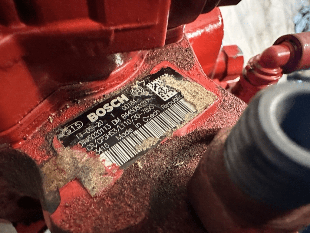 Cummins ISB 6.7 Diesel Engine Bosch Fuel Pump Broken sensor 4983416 ...
