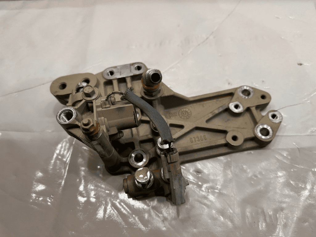 Cummins ISX 12 ISX 425 Diesel Engine SOLENOID VALVE 3686371 w/ Bracket ...