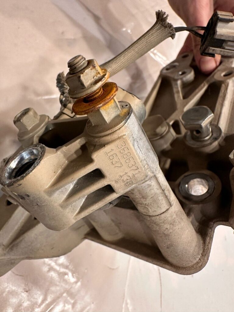 Cummins ISX 12 ISX 425 Diesel Engine SOLENOID VALVE 3686371 w/ Bracket ...