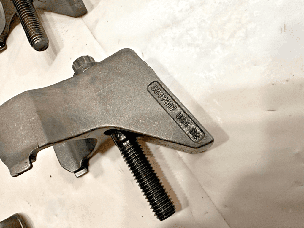 Cummins ISX DOHC DIESEL ENGINE INJECTOR HOLD DOWN CLAMP 3347817 OEM ...