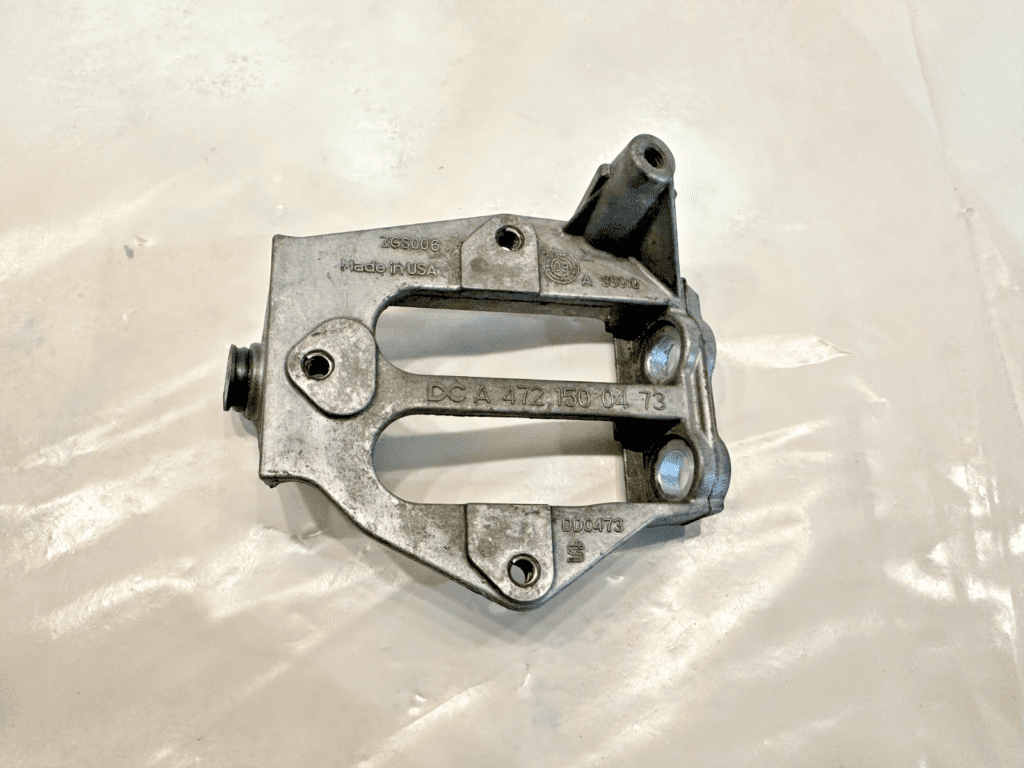Detroit DD13 DD15 Engine Fuel Doser Valve Bracket A4721500473 A47-21500 ...