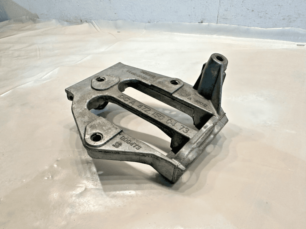 Detroit DD13 DD15 Engine Fuel Doser Valve Bracket A4721500473 A47-21500 ...