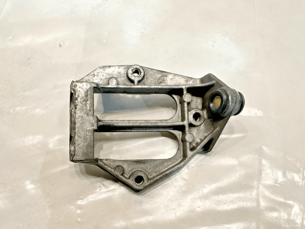 Detroit DD13 DD15 Engine Fuel Doser Valve Bracket A4721500473 A47-21500 ...