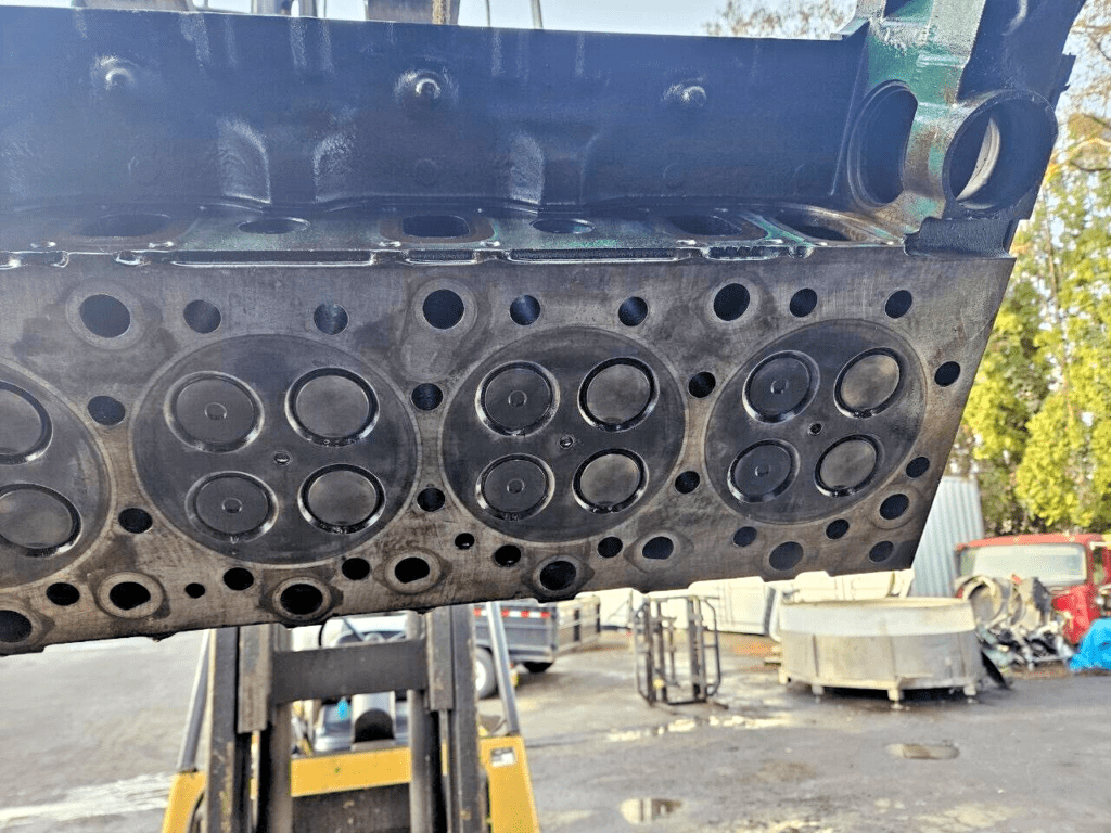 2005 VOLVO D12 VED12 DIESEL ENGINE COMPLETE CYLINDER HEAD 8170101 OEM ...