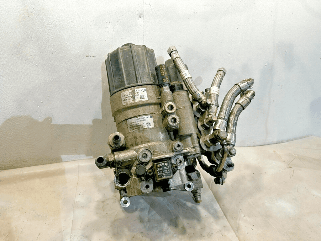 Detroit Diesel DD15 Engine Fuel Filter Assembly A4720903452 OEM - ABC ...