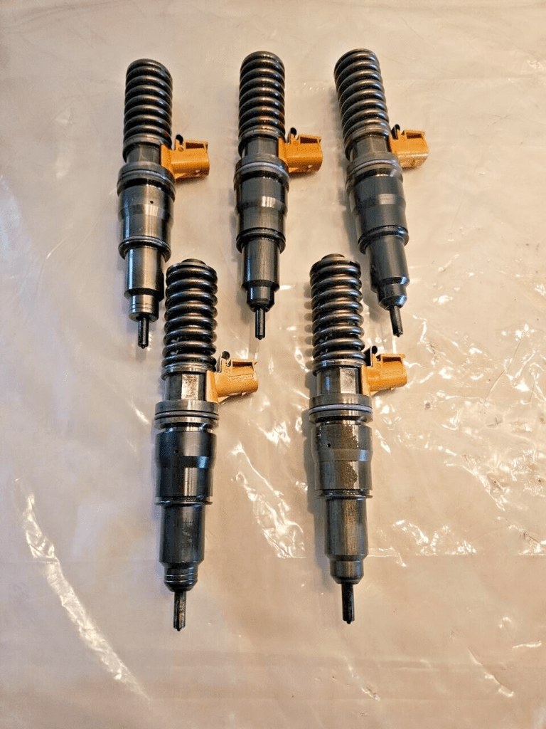 Set of 5 Volvo D13 Mack MP8 Diesel Engine Fuel Injectors 85020428 OEM ...