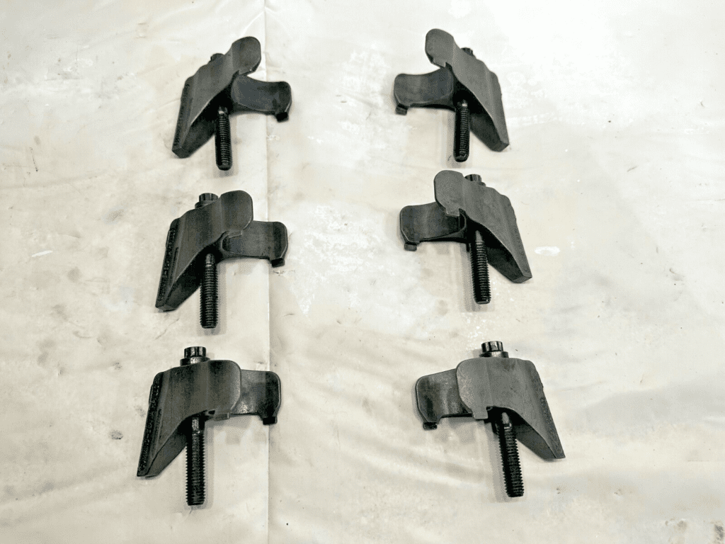 Set of 6 GENUINE CUMMINS ISX15 DOHC INJECTOR CLAMPS 4010231 OEM - ABC ...