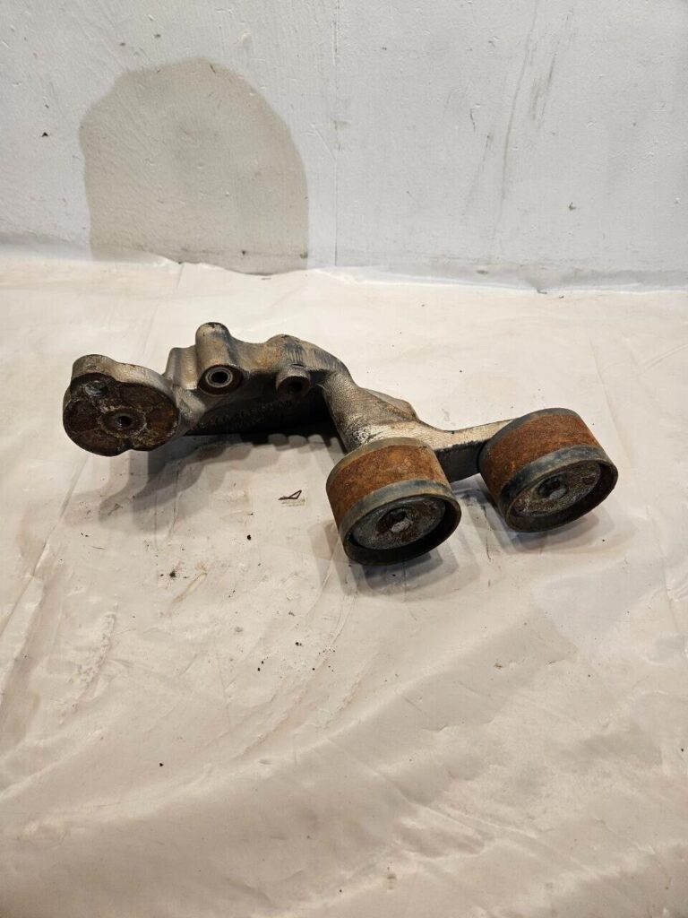 Mercedes-Benz OM460LA / MBE4000 diesel engine belt tensioner Bracket ...