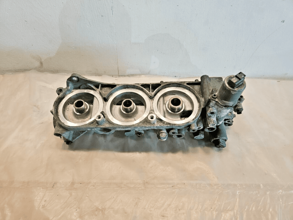 Volvo D13 Diesel Engine Oil Filter Housing Adapter Base 22093161 OEM ...