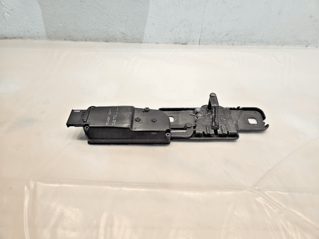 Audi Q7 Q5 , 8.2mm Rear Trunk Latch Lock Actuator 4F9827383B OEM - ABC ...