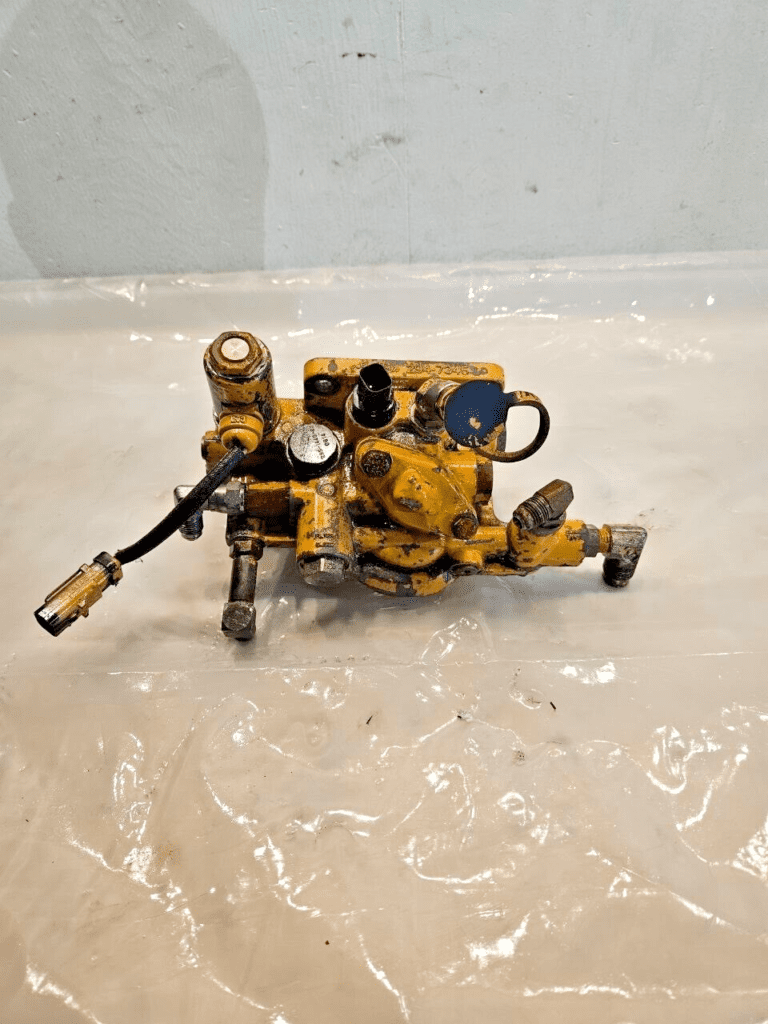 CATERPILLAR CAT C15 ACERT Diesel Engine Fuel Filter Housing 2947345 w ...