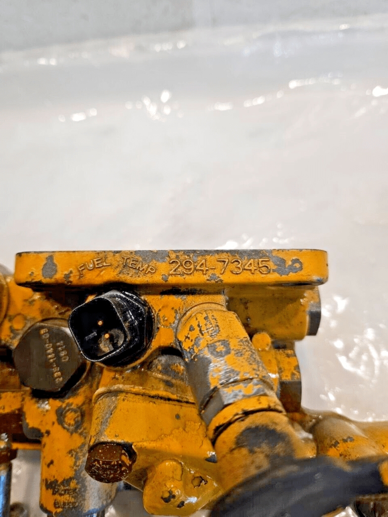 CATERPILLAR CAT C15 ACERT Diesel Engine Fuel Filter Housing 2947345 w ...