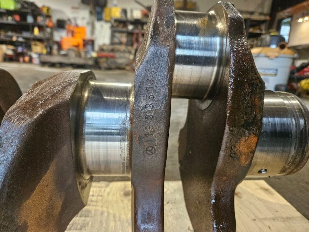 2004 Mercedes Benz OM460 diesel engine crankshaft 38MNVS5 OEM 1933503 ...