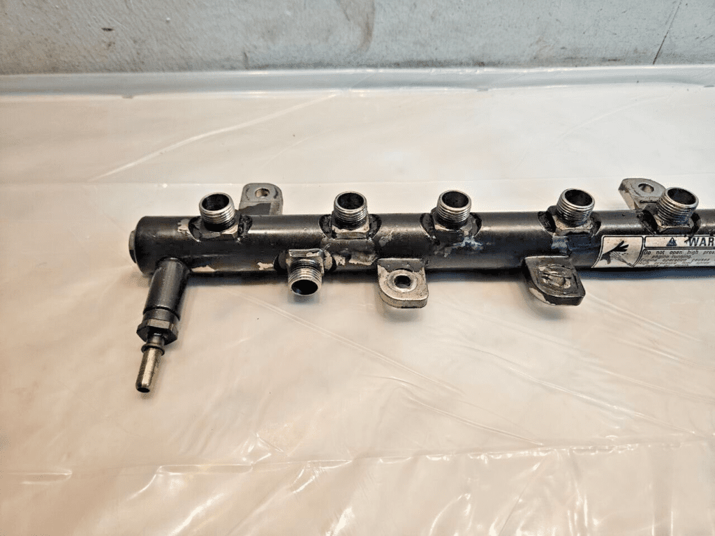 2014 Cummins ISB 6.7 DIESEL ENGINE FUEL RAIL ACCUMULATOR 3977530 OEM ...