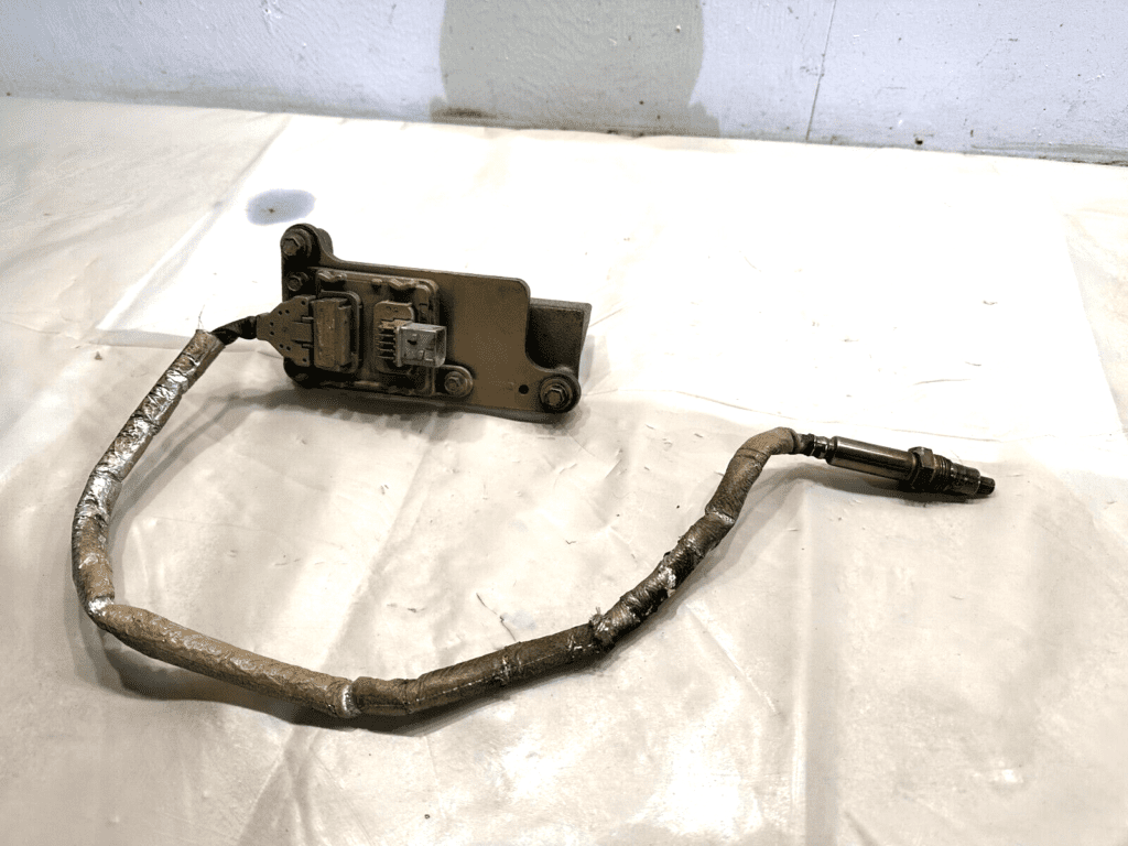 Cummins ISX 12 11.9L ISX NOx Nitrogen Oxide Sensor 3687930 OEM - ABC ...