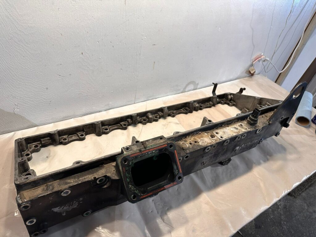 Cummins ISM11 M11 Engine Intake Manifold 3103188 with Rocker Housing ...