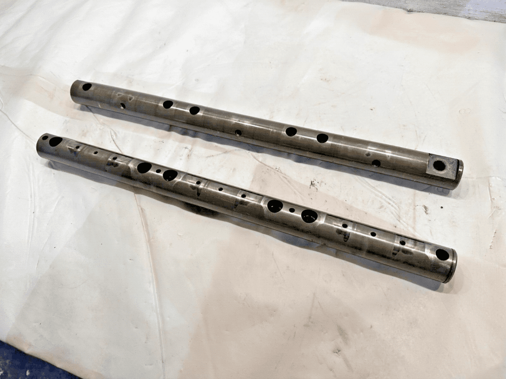 Set of 2 CUMMINS ISX/QSX 15 liter Diesel engine Rocker Lever Shaft ...