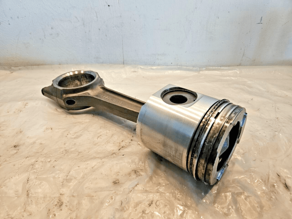 Cummins N14 Plus Diesel Engine connecting rod 3078328 with Piston ...