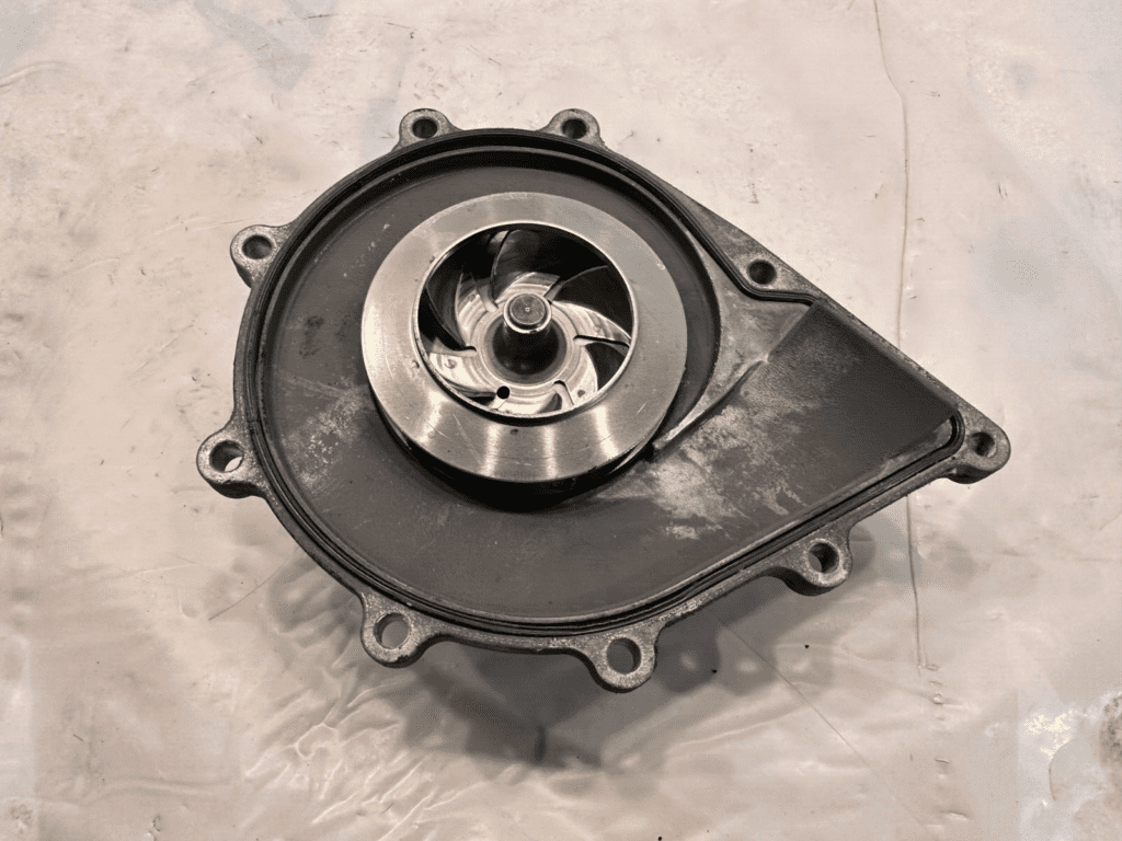 DETROIT DIESEL DD15 Engine Water Pump A472 200 04 01 A4722000401 OEM ...