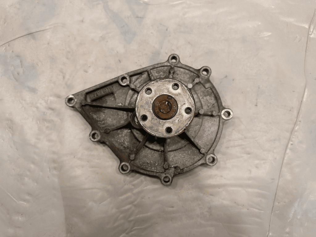 DETROIT DIESEL DD15 Engine Water Pump A472 200 04 01 A4722000401 OEM ...