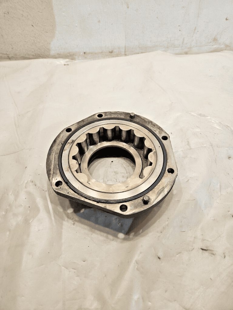 International DT466E Diesel Engine Oil Pump Housing 1833356C95 OEM ...