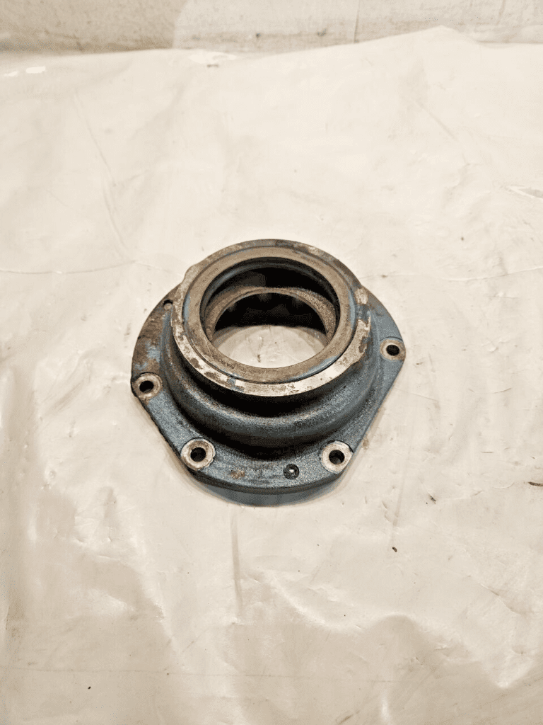 International DT466E Diesel Engine Oil Pump Housing 1833356C95 OEM ...