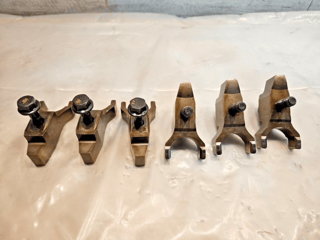 Set of 6 2006 VOLVO D12 Diesel Engine FUEL INJECTOR HOLD DOWN CLAMPS ...