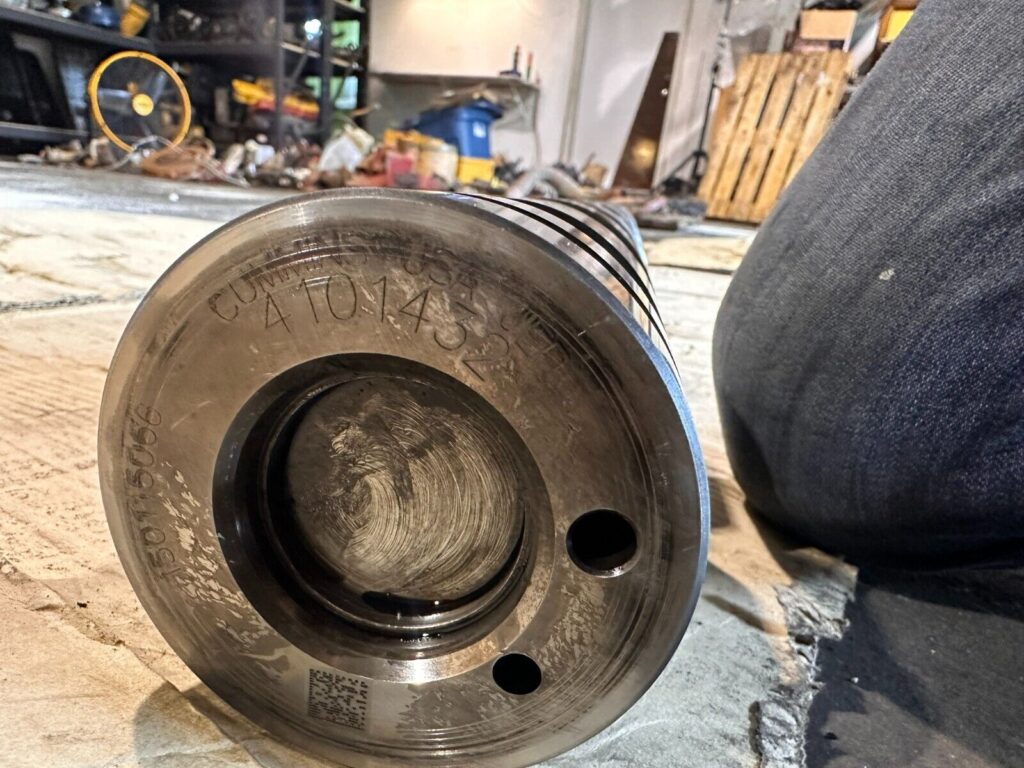 CUMMINS ISX DOHC Diesel Engine Injector Camshaft 4101432 OEM - ABC ...