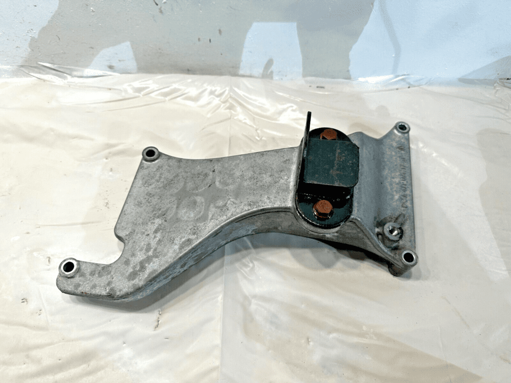 Detroit Diesel DD15 Engine Rear Air Cleaner Bracket A4710941741 OEM ...