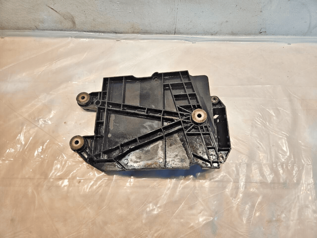 2014 Cummins ISB 6.7L Diesel engine ECM Bracket 4993966 OEM - ABC ...