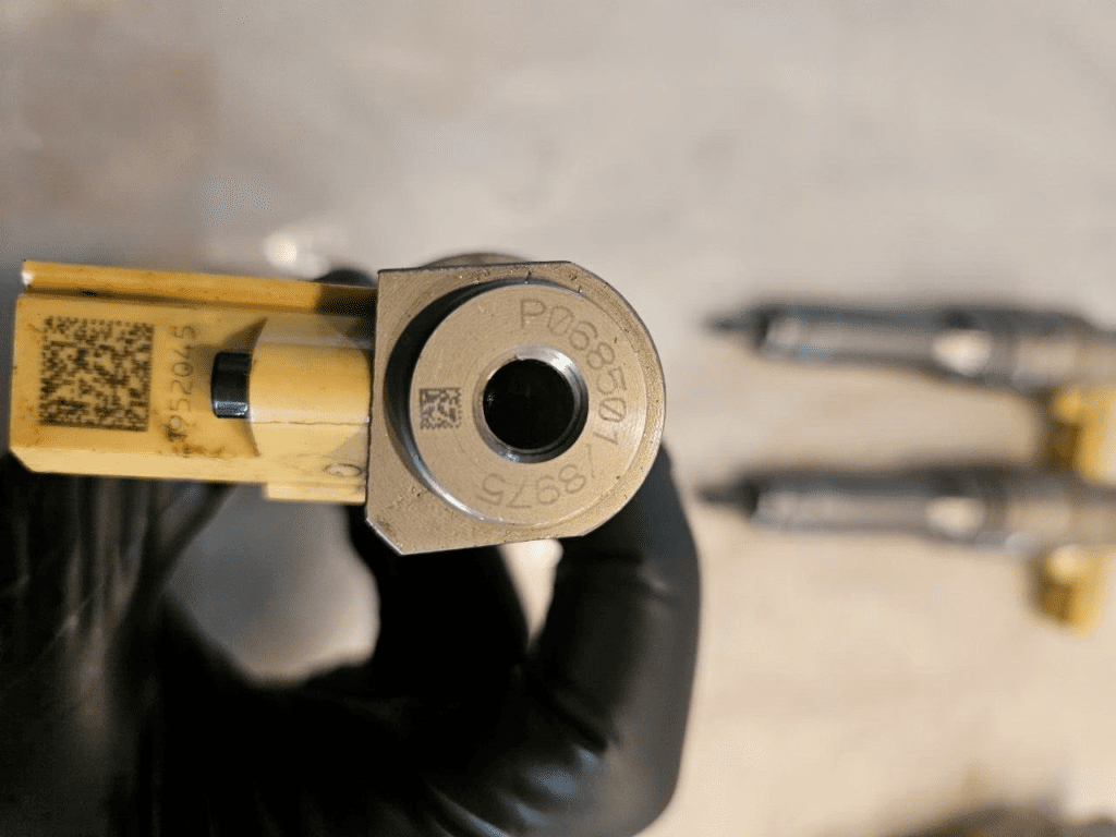 2015 PACCAR MX13 DIESEL ENGINE FUEL INJECTOR 1925657 OEM - ABC Diesel Parts