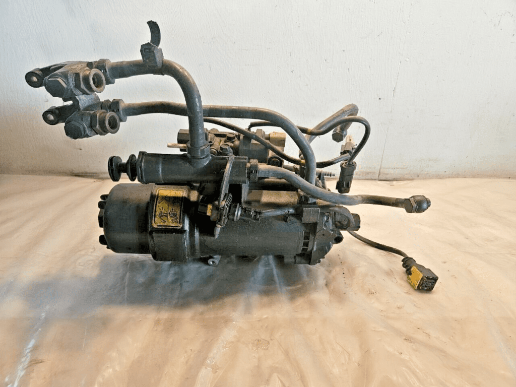 2017 Paccar MX13 Diesel Engine Fuel Filter Base Housing 1951944 OEM ...