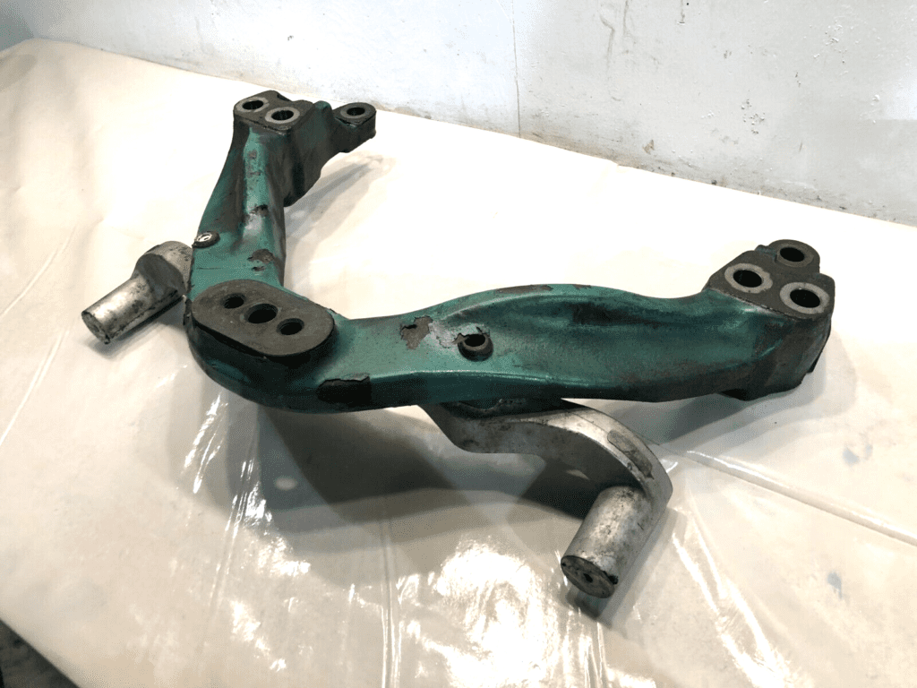 MP8 MACK D13 VOLVO DIESEL ENGINE FRONT MOTOR MOUNT 20747056 OEM - ABC ...