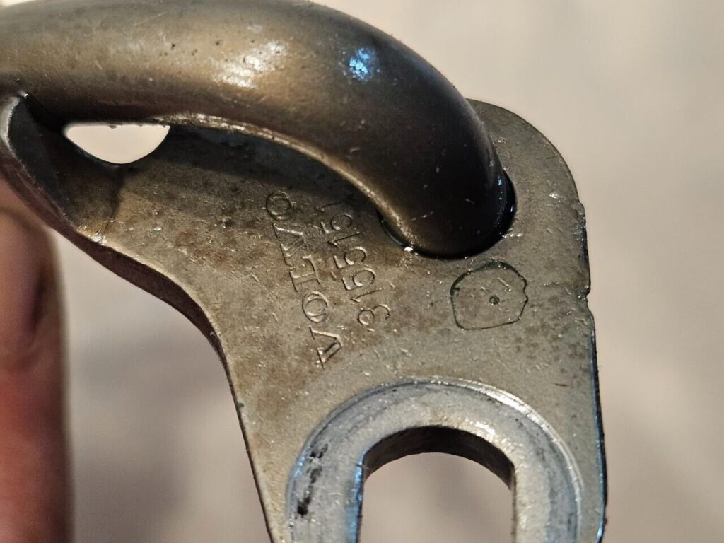 Set of 6 VOLVO D12 DIESLE ENGINE PISTON COOLING OIL NOZZLES 3155151 OEM ...